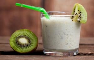 Coconut-Kiwi Breakfast Smoothie - Nerdy Mamma