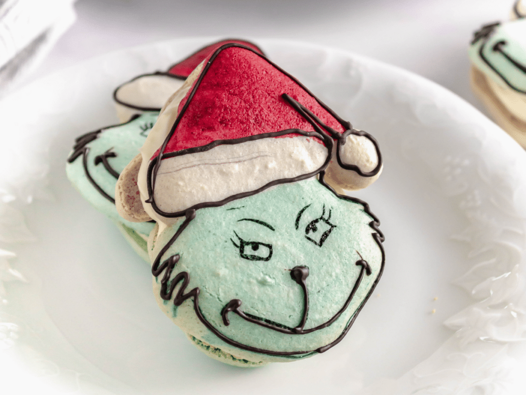 Grinch Macarons - Nerdy Mamma